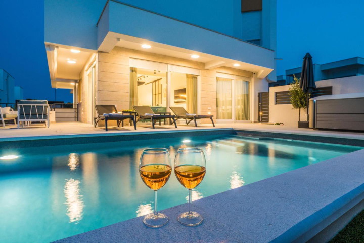 Luxury Apartment Sun With Private Pool And Jacuzzi - Novalja