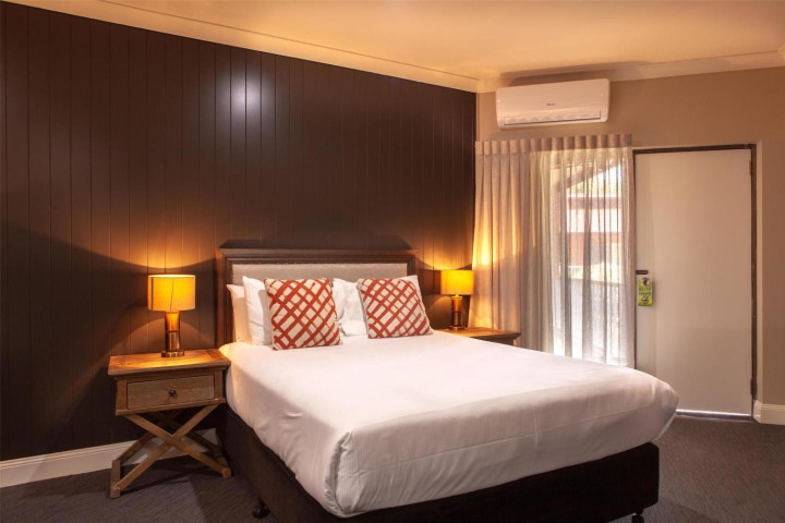 Nightcap At Archer Hotel - Australia