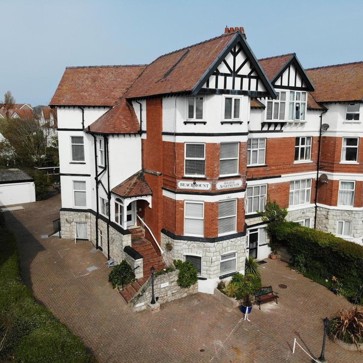 Beachmount Holiday Apartments - North Wales