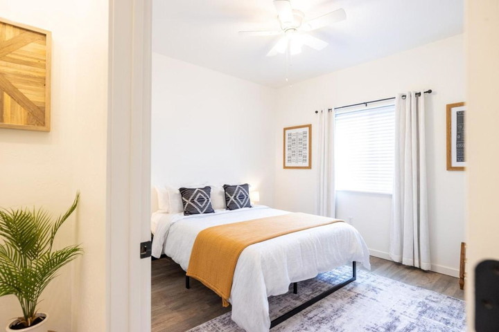 Modern Townhome Enclosed Garage Washer & Dryer - Kalispell, MT