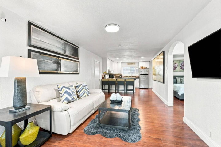 Family 3br • 2 Cal Kings • Parking • 80" Tv - Hayward, CA