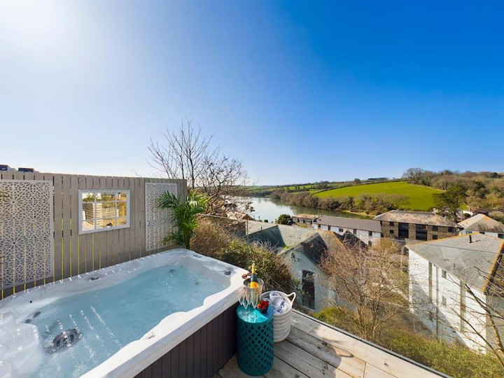Paddlers View - Luxurious 2 Bed, Hot Tub. Town Centre, Water Views - Kingsbridge