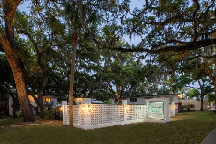 Queen's Court Inn - Brunswick, GA