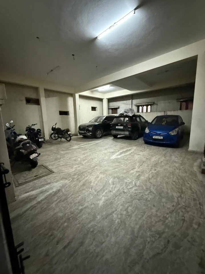 Comfy Home, 3 Bedroom, 2 Attached Bathroom, Large Hall, Kitchen, First Floor, Lift, Covered Car Park - Chennai