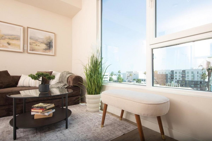 Hollywood Prime Location Apartment - Free Parking - West Hollywood, CA