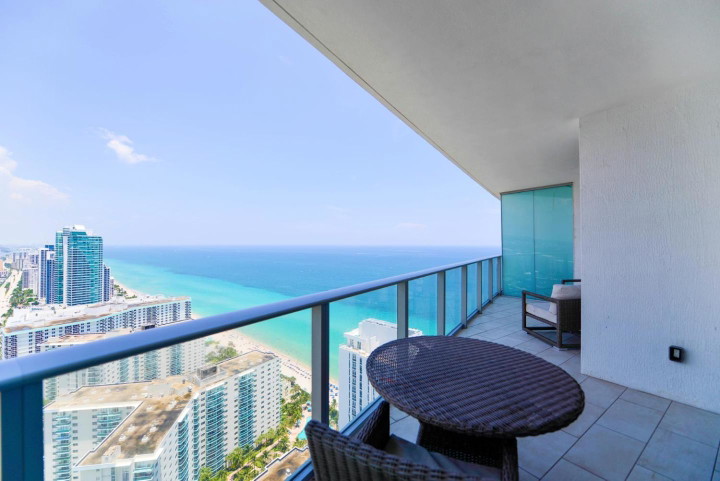 Ocean & City Views L Luxury Beachfront Condo - North Miami, FL