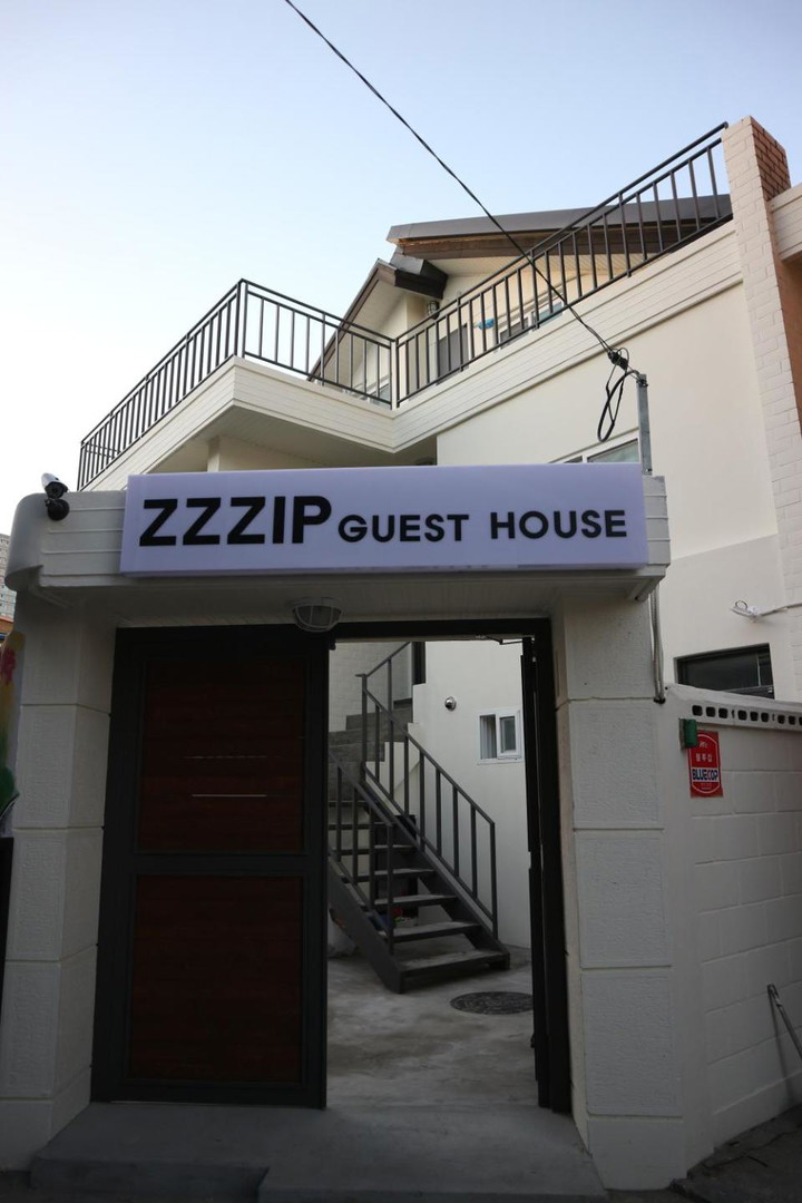 Zzzip Guesthouse In Hongdae - Seoul