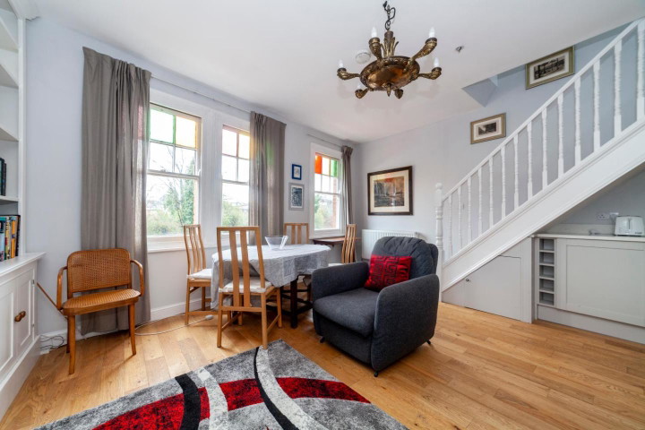 Stylish 3 Bdr Apartment Wfree Parking And Garden - サービトン