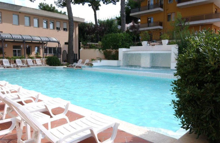 Hotel Milano Helvetia - In Centro Con Piscina - Cattolica