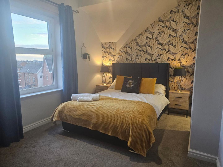 Avondale Apartment,2 Bed Lakeside On The Promenade, Free Parking & Wifi - Southport