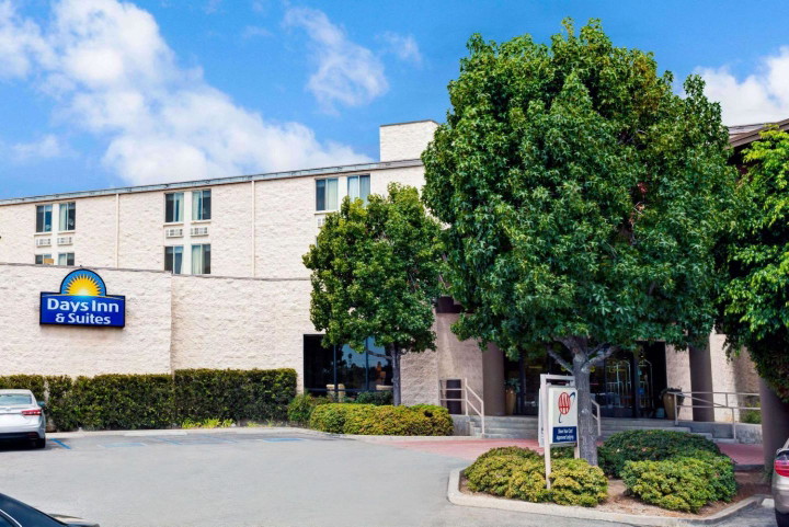 Days Inn & Suites By Wyndham Fullerton - La Habra, CA