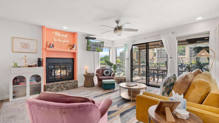 Daylight Cove Lakefront Chic - United States