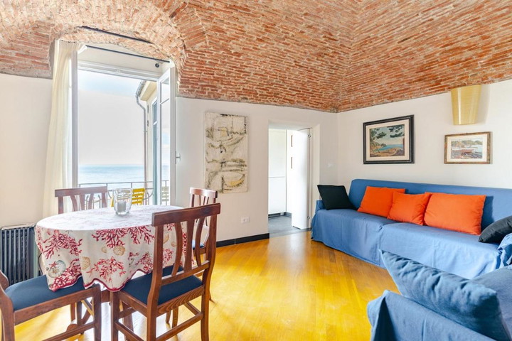 Sea View Suite - Sleeps 3 - Free Parking - Cervo