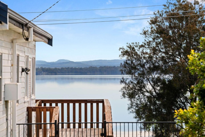 Lakeside Cottage Escape - Peaceful Stay With Scenic Lake Views - Budgewoi