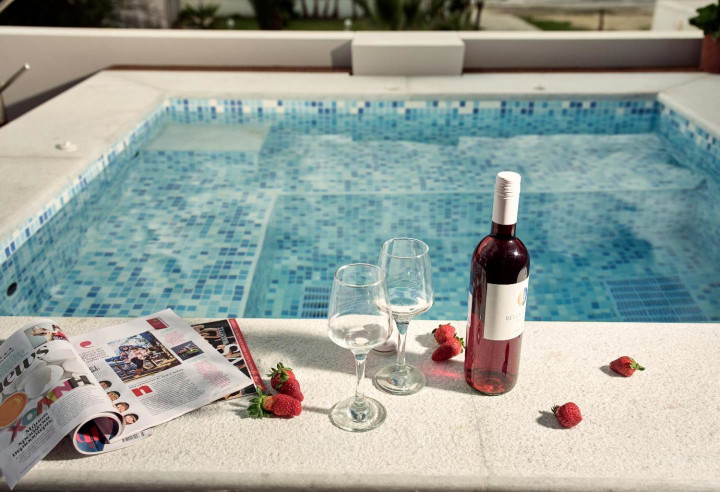 Savvas Luxury Suites - Kalamaki