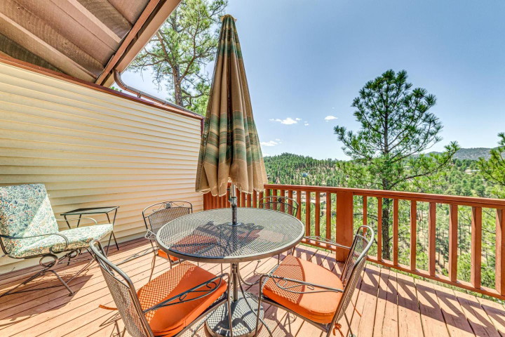Walk To Dtwn Ruidoso: Mtn-view Condo W/ Pool! - Ruidoso, NM