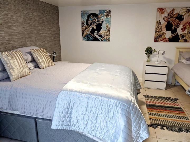 2 Bed House - Sleeps 6 - Parking - Wifi - Carlingford