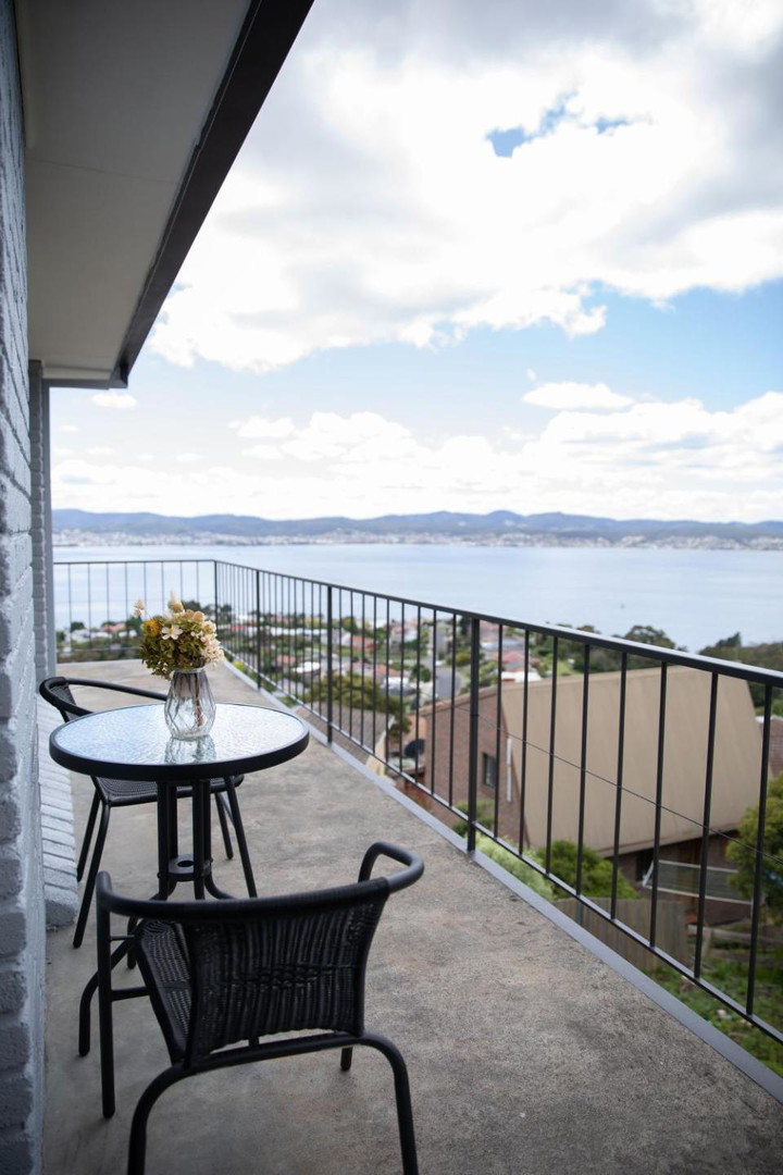 Cheerful 3 Bedrooms Home With Sea View - Hobart