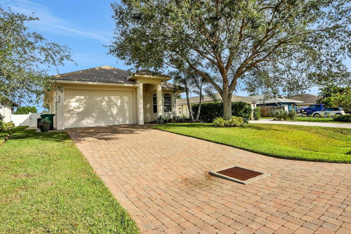 Sunshine Paradise - Bonita Springs, FL