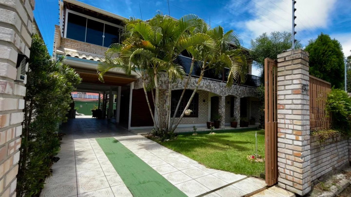 Casa Espaçosa Com Sala De Jogos Interna E Externa - Florianópolis
