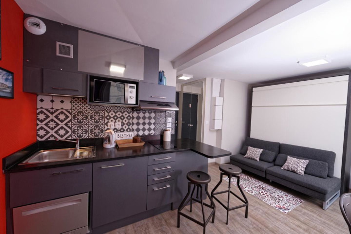 At Home In Lyon - Sathonay-Camp