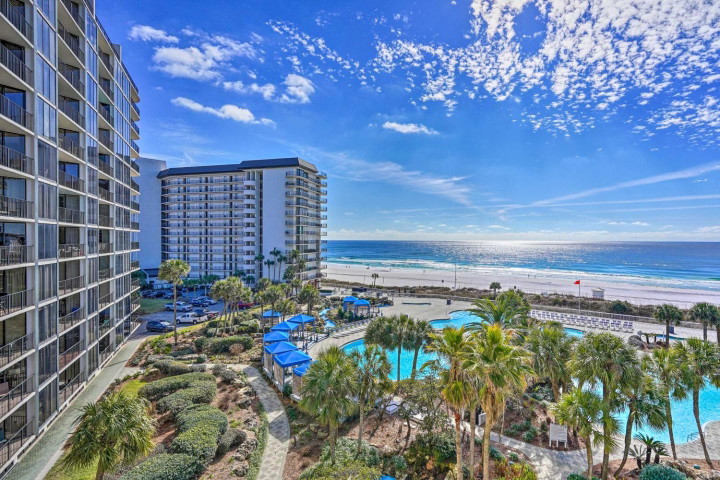 Chic Pcb Condo W/ Pool Access + Beachfront Balcony - Panama City Beach, FL