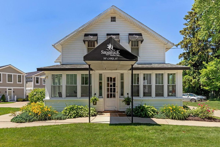 Entire Inn Pvt Hot Tub Shared Pool Walk To Saug - Saugatuck, MI