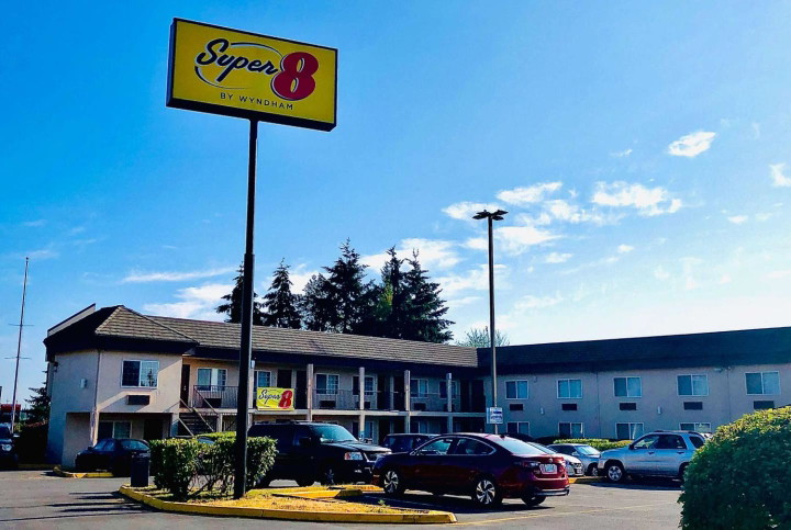 Super 8 By Wyndham Lynnwood - Kirkland, WA
