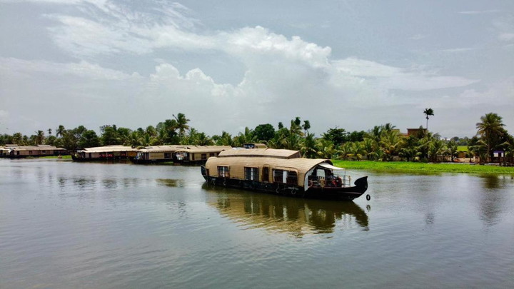 Bluegreenshouseboats - Kumarakom