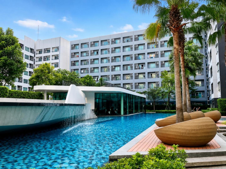 Pool Studio Near Bts Quiet Stay - Phra Khanong