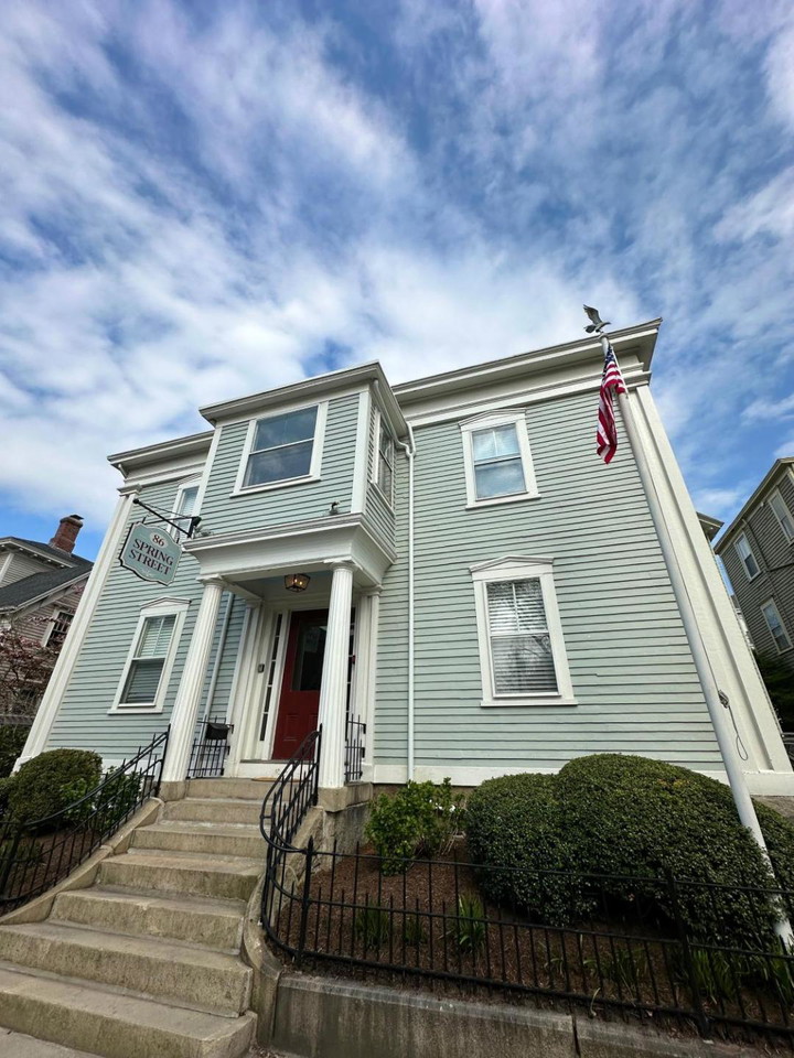 Charming Victorian Home Downtown Newport - Newport, RI