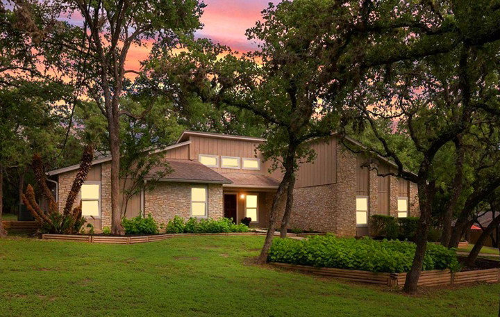 King Bed In Relaxing Oasis, With Free Snack/wi-fi/parking - San Marcos, TX
