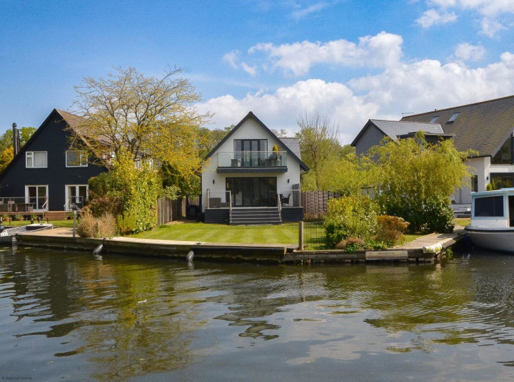 Rendezvous - Stunning Corner Plot On The Main River In Wroxham - Wroxham