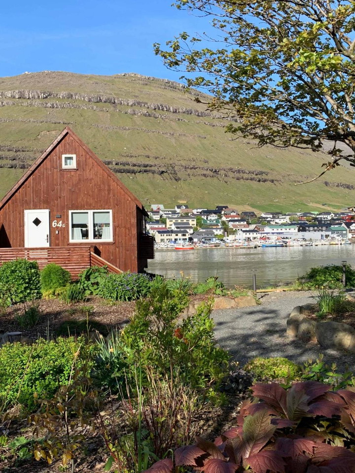 Waterfront Cabin In Klaksvik With Harbour Views - Îles Féroé