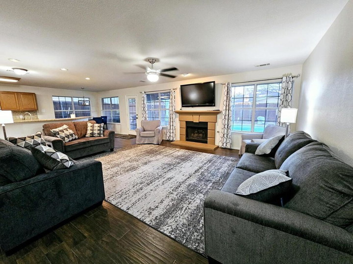 Dallas Lakeside Bliss Stay - Private Pool, Air Hockey And High Speed Internet - Denton, TX
