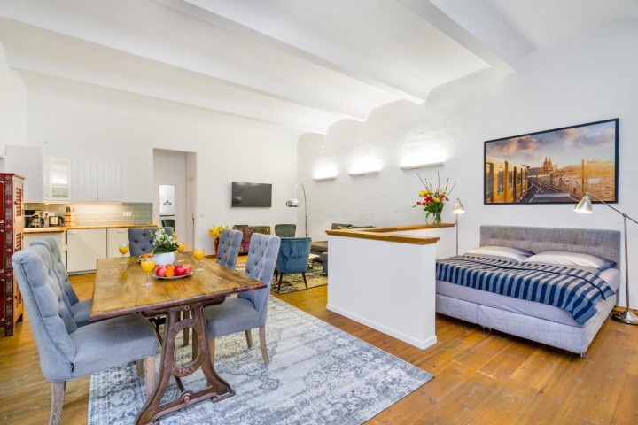 The Melchior, Luxury Industry Loft In Mitte, Group & Family Friendly, 2 Bath Rooms, Big Dining Table, Ideal For 4 - 6 Guests - Berlin