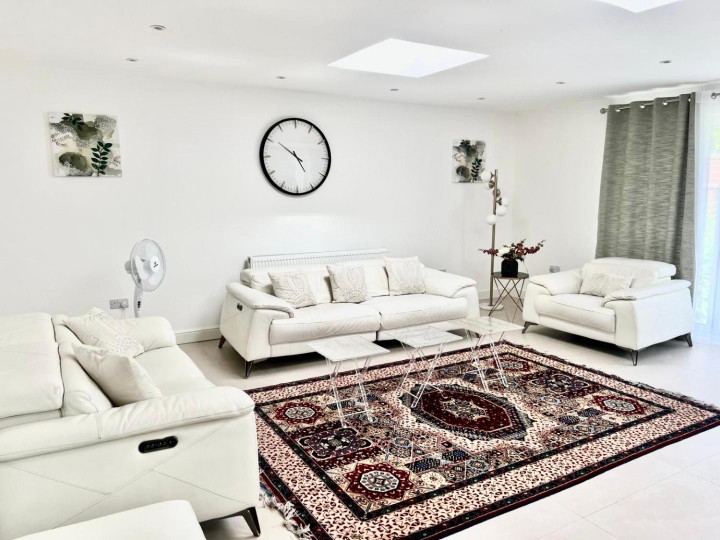 4 Bedroom Home Edgware Ground Floor - Watford