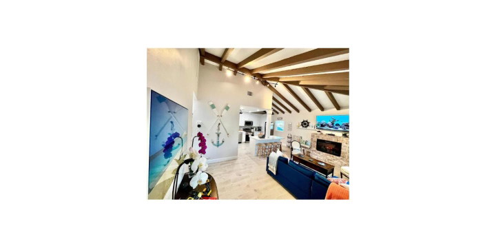Shared Space In Soso Coastal Retreat - Palm Beach, FL