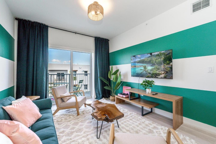 Event-ready 2br 2ba Near Stadium & Beach Includes Parking And Washer And Dryer - Davie, FL