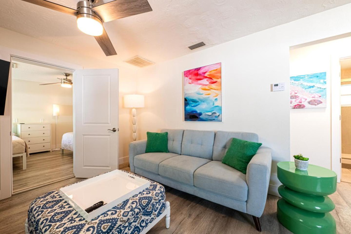 2bd 2ba Sunview 1 2mins To Beachpool! - Indian Rocks Beach, FL
