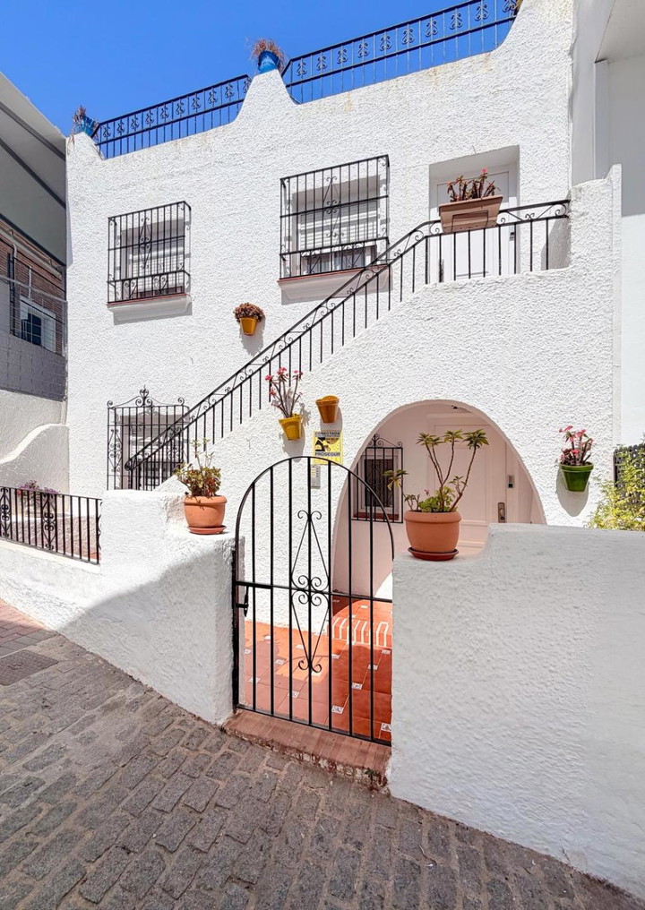 Escuela Village - Ojén