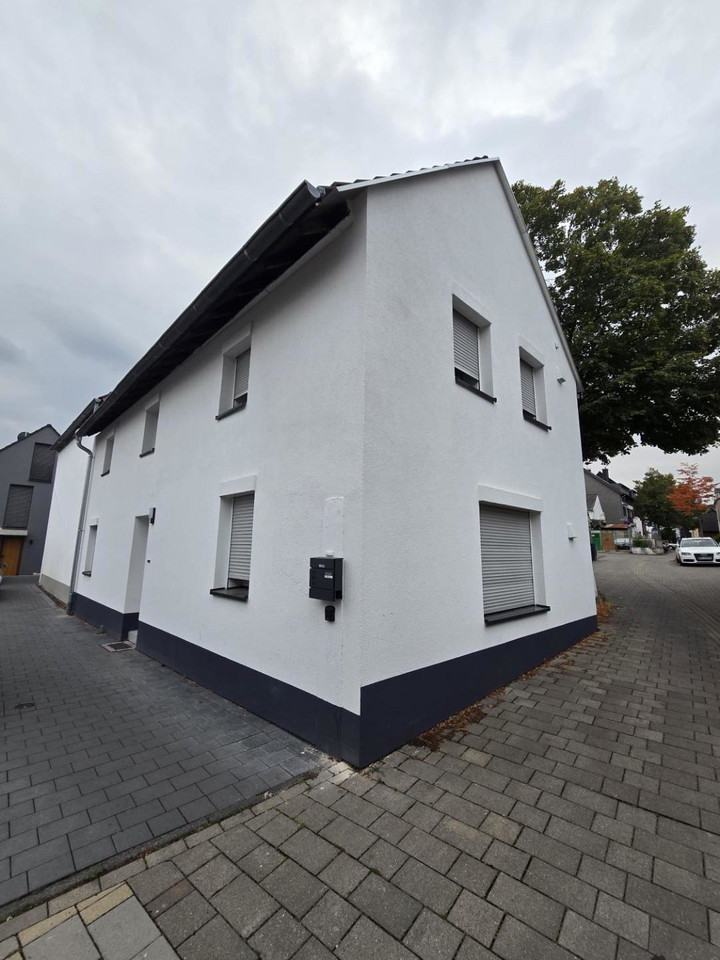 Modernes Kernsaniertes Familienhaus Mit 4 Schlafzimmern, Küche, 2 Badezimmer - Köln