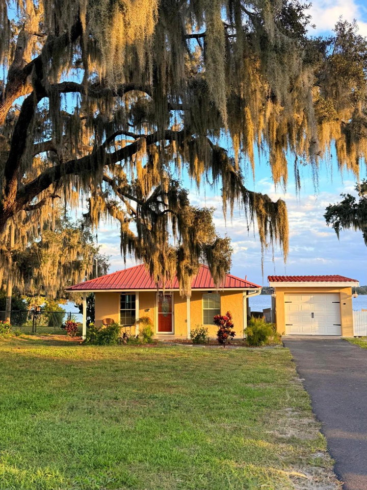 Entire Lakefront House Getaway - Sebring, FL