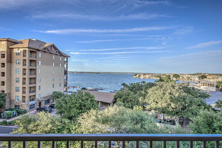 Waterfront Condo For 4 With Resort Pool & Lake View - Texas