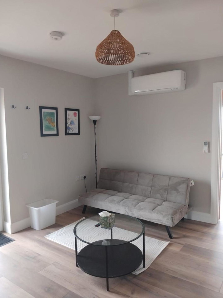 An Toileán Balcony Apartment With Distant Sea Views - County Limerick