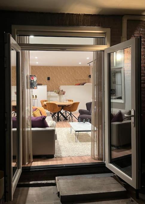Volendam Lakeside Retreat - 20 Min From Amsterdam - Volendam