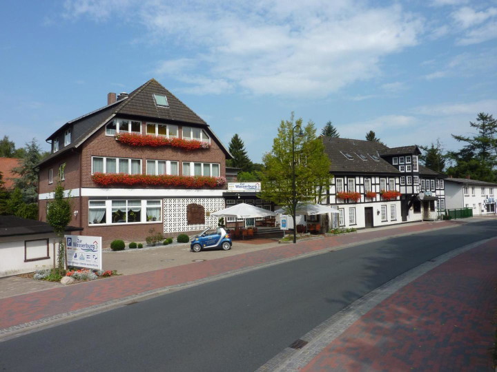 Akzent Hotel Zur Wasserburg - Hotel Garni Bed & Breakfast - Delmenhorst