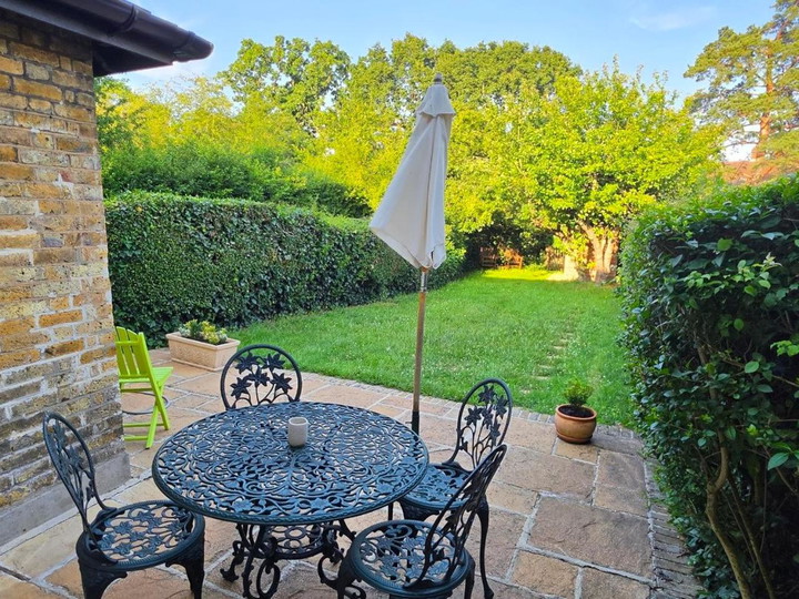 Charming 3-bed House With Private Garden - London