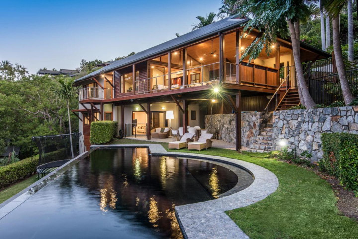 Indulge In The Lap Of Luxury, Iluka Is Your Private Ocean-view Haven On Half An Acre With Infinity Pool And Two Golf Buggies - Hamilton Island