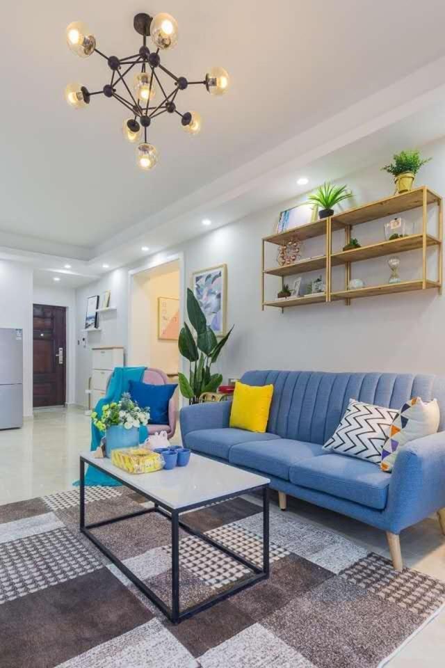 Locals Guesthouse (Haikou Baishamen Park Branch) - Haikou